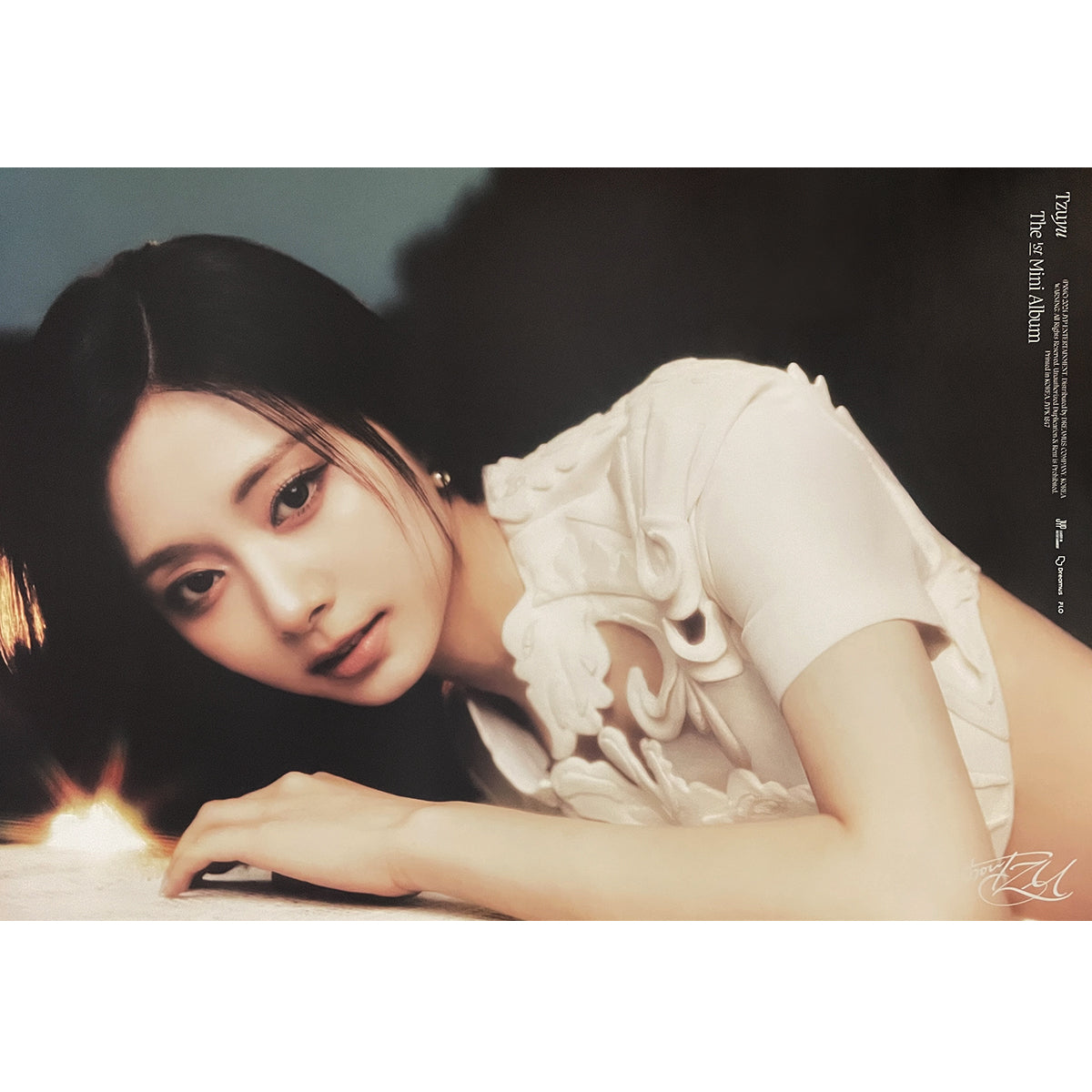 쯔위 | TZUYU | THE 1ST MINI ALBUM [ abouTZU ] | (FLY VER.) POSTER ONLY ...