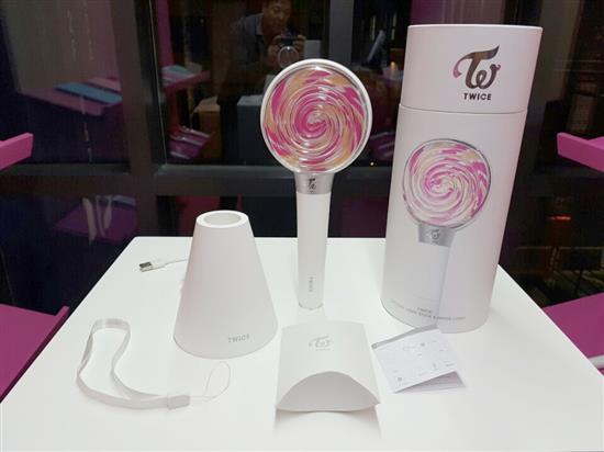트와이스 | TWICECANDY BONG Official Light stick&Mood Light – Music Plaza